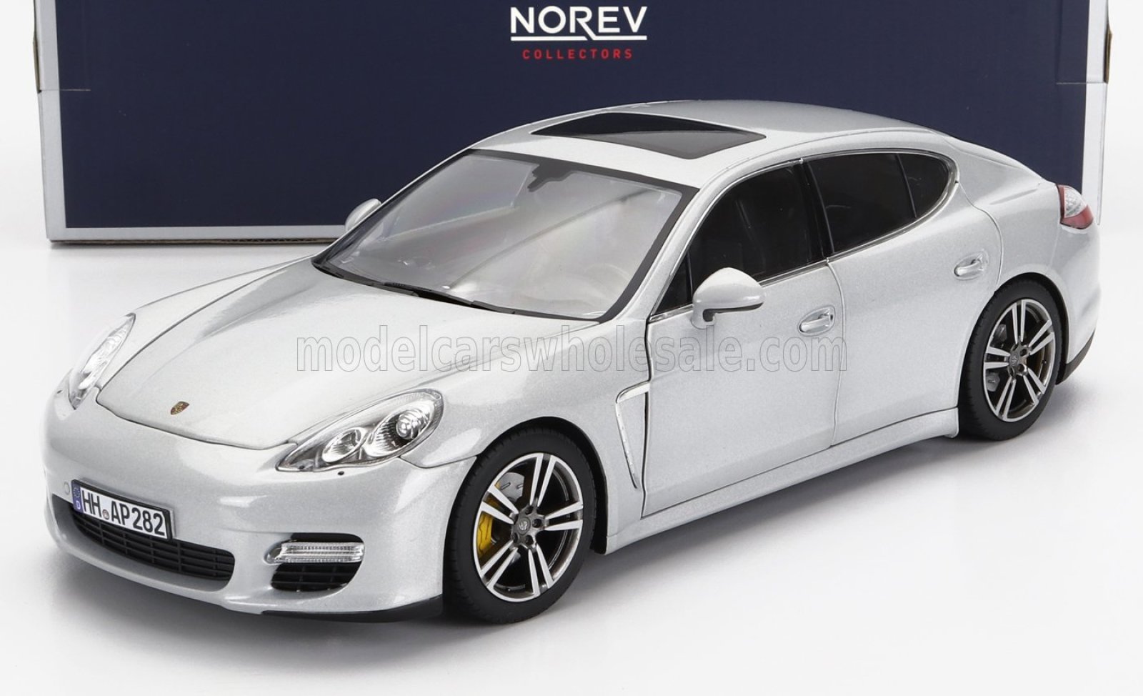 Acheter modèle réduit Porsche Panamera Turbo 2009 argent 1/18
