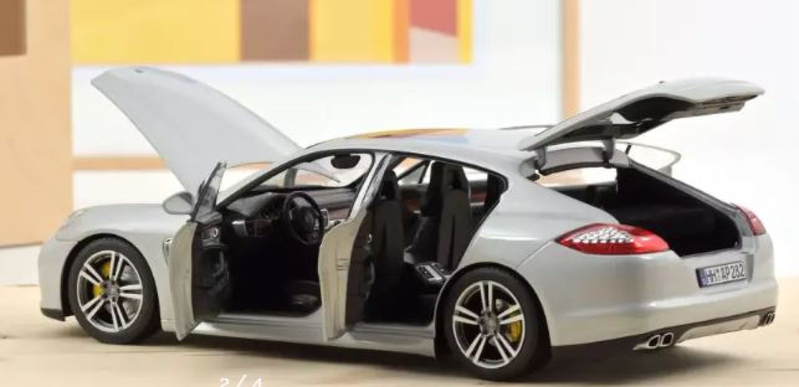 Acheter modèle réduit Porsche Panamera Turbo 2009 argent 1/18