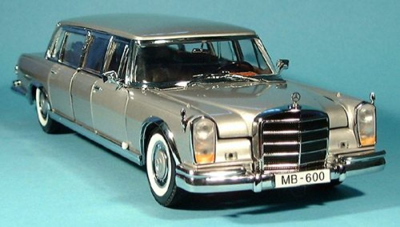 Schaalmodel Mercedes Benz 600 Pullman, Silver 1/18 | Sunstar